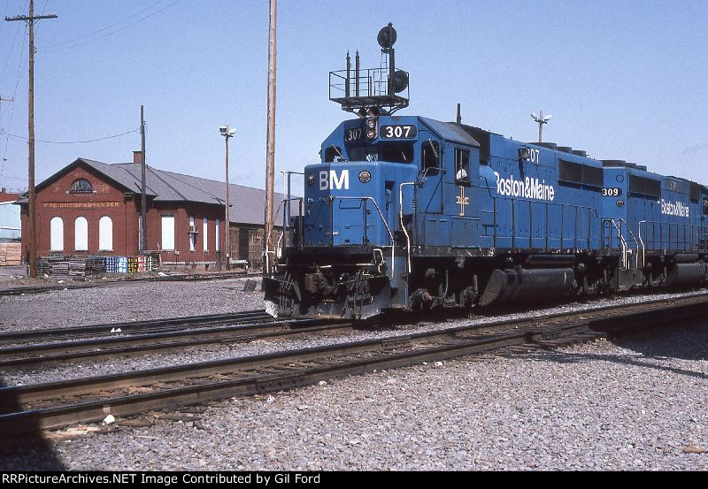 B&M 307(GP40-2)